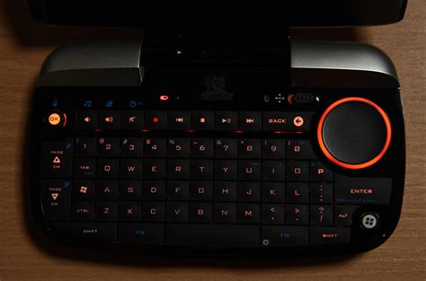 Мултимедийна клавиатура Logitech Dinovo Mini Страница 2 от 2