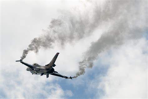 배경 화면 하늘 구름 지구의 분위기 항공 우주 공학 공기 호스 공군 비행기 여행 여객기 연기 기상 현상 에어쇼 군용 항공기 와이드 바디 항공기