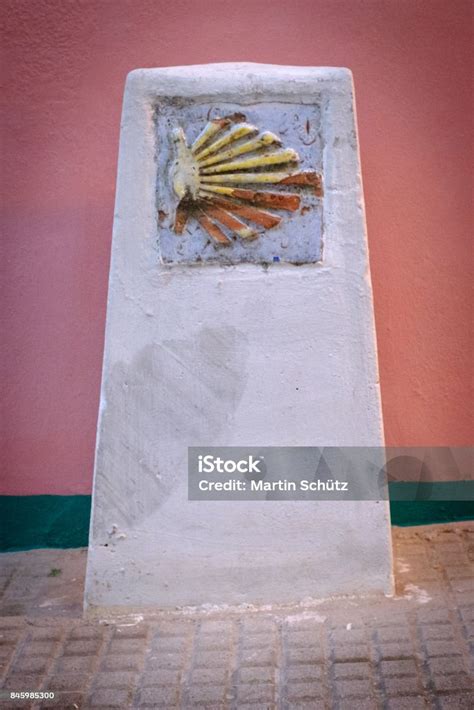 스페인에 세인트 제임스의 가장 오래 된 방법에 있는 카미노 Primitivo 오비에서 산티아고 데 컴 포 스텔라에 이정표 0명에 대한 스톡 사진 및 기타 이미지 Istock