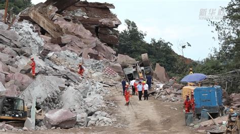 新华全媒｜湖北五峰滑坡事故已造成2人死亡 现场仍在搜救7名失联人员 新华网客户端