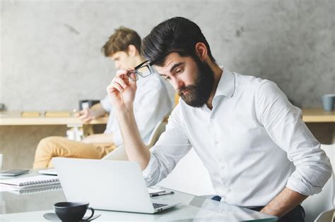 Premium Photo Caucasian Businessman Using Laptop