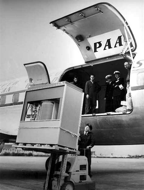 Heres How Hard It Was To Move A 5mb Ibm Hard Drive In 1956 Note Required A Forklift