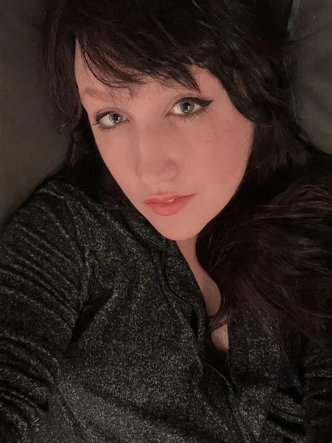 R Girlswithbangs Hot Girls Blunt Bangs