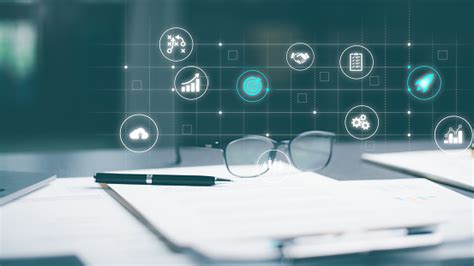 책상 위에 놓인 펜과 논문 전략적 계획 및 관리를 통한 성공 목표 개념 효율적인 사업 성장의 분석 및 개발 금융 투자 기회 0명에 대한 스톡 사진 및 기타 이미지 Istock