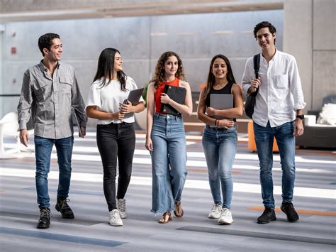 Trabajos Del Futuro Para 2025 ¿reconoces Alguno Red De Universidades