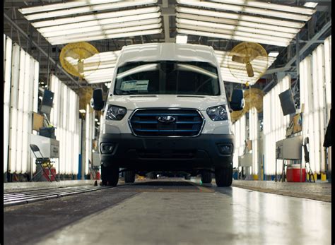 Usps Is Electrifying Its Massive Fleet Buys 9250 Ford E Transit Vans