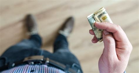 Курс валют на 4 липня скільки коштує долар євро та злотий у банках