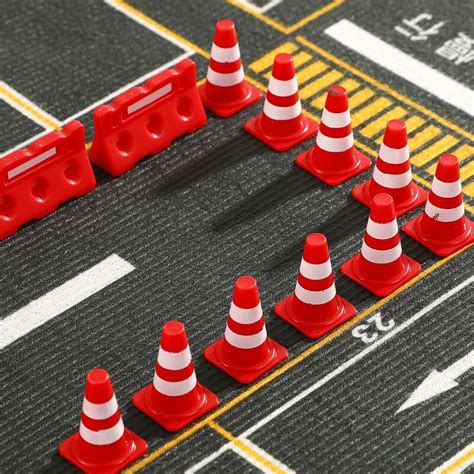 거리 장면 모델 도로 표지판 소형 교통 콘 도로 표지판 인지 플라스틱 엠블럼 24 개 팀 스포츠