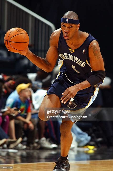 Stromile Swift Of The Memphis Grizzlies Drives Against The Atlanta News Photo Getty Images