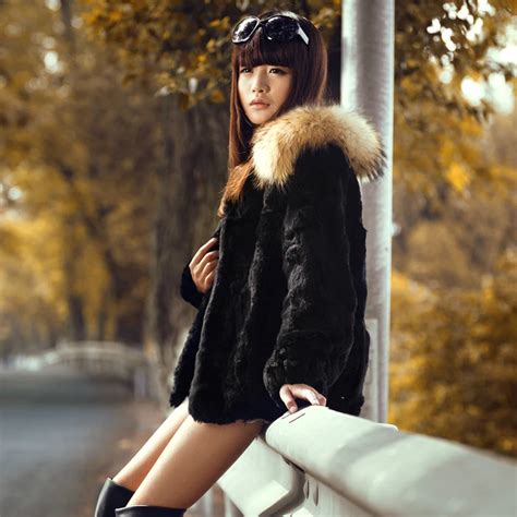 무료 배송 큰 너구리 모피 여성 패션 모피 자켓 정의와 새로운 정품 진짜 천연 토끼 모피 코트rabbit Carrabbit Fur Throwfur Hooded