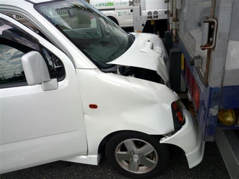 会社の車をぶつけた社用車営業車の事故は自己負担なの エクレシア法律事務所