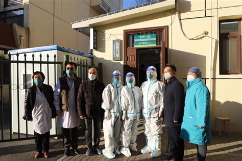 清华大学副校长王宏伟和医学学科带头人黄天荫教授一行到我院慰问医务人员 清华大学医院