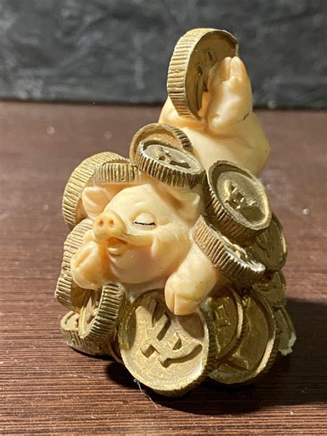 Свинка і монети статуетка — цена 30 грн в каталоге Статуэтки Купить товары для дома и быта по