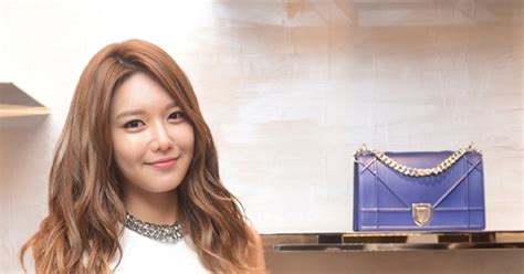 소녀티 벗은 수영 여배우 느낌 물씬 포토엔