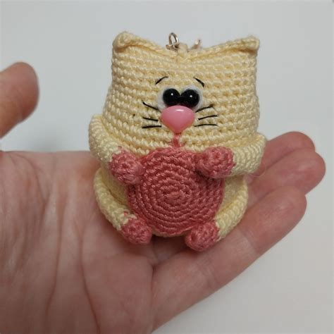 Брелок вязаный Котик купить с доставкой по выгодным ценам в интернет магазине Ozon 1249951613