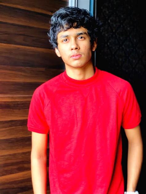 Free Photo Chris Hemsworth In Hollywood Movie Extraction Rudhraksh Jaiswal Is Back On The