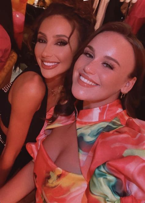 Tits Look Amazing In That Dress Rellieleachxx