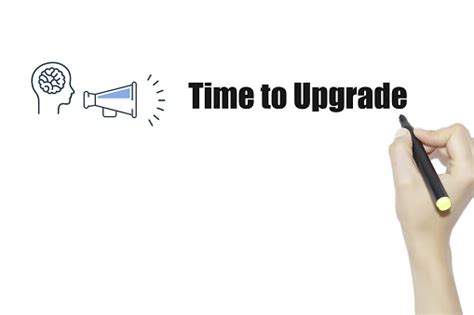 지식과 인간의 머리 모양 및 확성기로 공유 하는 아이디어 손 표시와 함께 Upgride에 시간을 쓰기입니다 코칭과 비즈니스 개념 개발에 대한 스톡 사진 및 기타 이미지