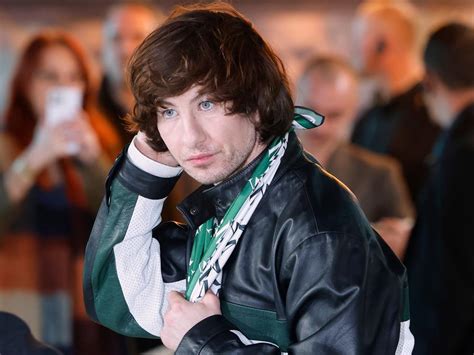 Barry Keoghan Shows Off Beatles Transformation At Crime 101 Premiere