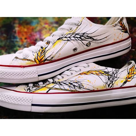 Ръчно рисувани кецове с житни класове