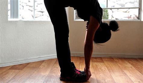 3 Easy Ways To Touch Your Toes Wikihow