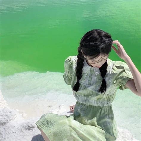 绝对会喜欢的绿色女生头像 知乎