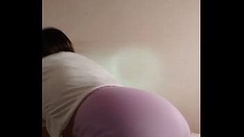 Mulher De Pijama Na Cama Tirando O Pijama Xnxx Com