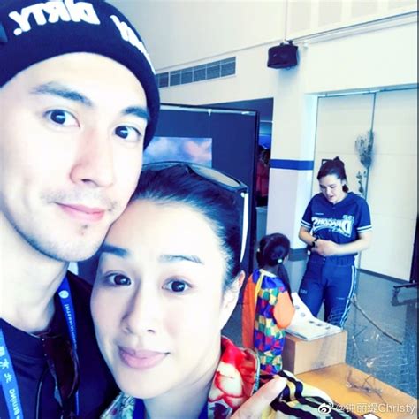 钟丽缇晒合照为大女儿庆生 母女神韵相似优雅有气质