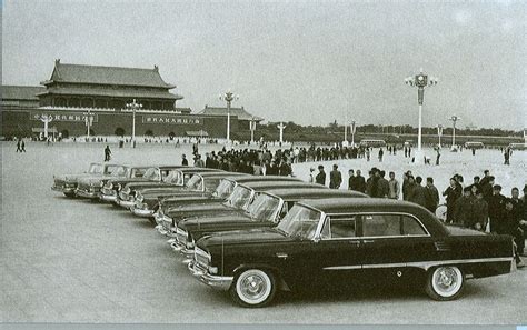 1959年红旗牌、北京牌轿车在天安门广场展示图片新浪汽车新浪网