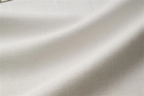 로로피아나 밀라노 우니카에서 2026 S S 텍스타일 컬렉션 공개