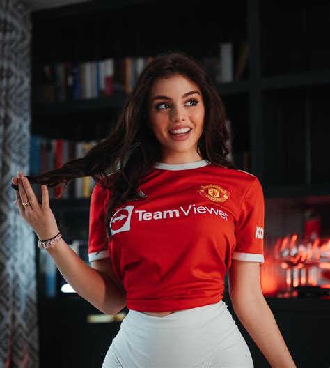 Molly Johnson Bio Age Height Wiki Models Biography