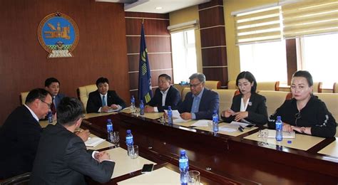 БСШУС ын сайд Ё Баатарбилэг Өвөрхангайд ажиллалаа