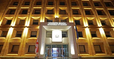 საქართველოს ადმინისტრაციულ შენობებზე სახელმწიფო დროშები დაეშვა ტაბულა
