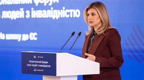 Олена Зеленська у неочікуваному образі виступила на національному форумі Новини Live