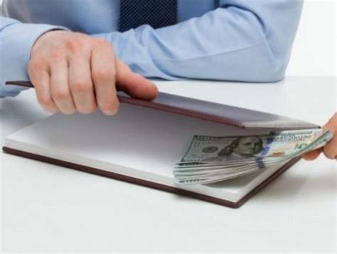 Хахууль авсан 11 албан тушаалтанд холбогдох хэргийг шүүхэд шилжүүллээ E Mn