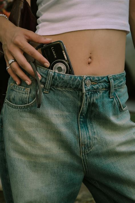 개성 개인 스타일 거리 스타일 데님 데님 패션 독특한 패션 반지 배꼽 빈티지 카메라 사진 컨셉 소녀 손 스타일 신체 액세서리 액세서리 초점