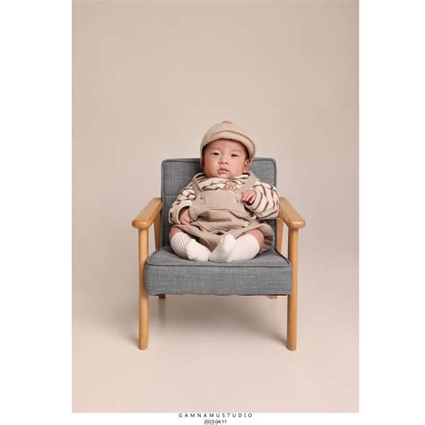 감나무사진관 가족촬영 가족사진촬영가족사진관 기쁨 가득한 웃음과 함께 세식구의 성장의 기쁨으로 함께한 지수님 가족의 예쁜 가족촬영이 진행되었습니다 엄마