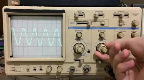 Electronics Working Oscilloscope Sine Wave Shown Oscilloscope — Stock Video © Rusmavel 358474038