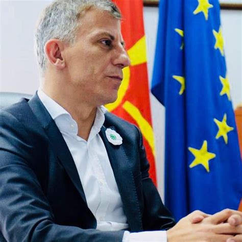 СДСМ Торонто Јавен повик од министерот Edmond Ademi СЕГА Е ВРЕМЕ ЗА ОДЛУКА Почитувани