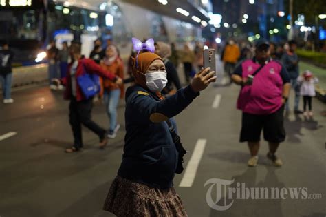 Warga Menikmati Malam Muda Mudi Usai Pencabutan Ppkm Foto Tribunnews Com