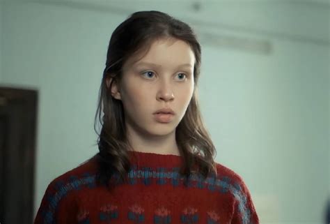 15 летнюю звезду сериала «Слово пацана критикуют за откровенные фото