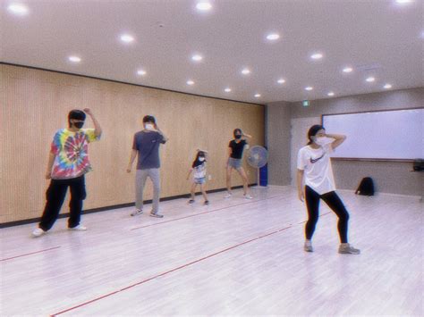 아트컴퍼니봄 • 탐나는모델연기반 댄스 수업 중🔥 모델반에는 기초부터 배울 수 있는 댄스 수업도