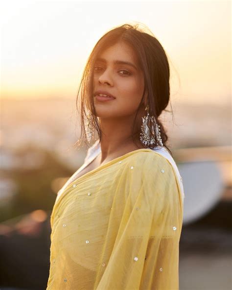 Hebah Patel చీరకట్టులో అలరిస్తున్న హెబ్బా పటేల్ Namasthe Telangana