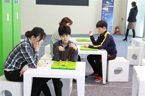 디지털파빌리온 3월 마지막주 토요일 부모님과 함께하는 Diki교실 입니다 키트를 이용해 전자회로를 Facebook