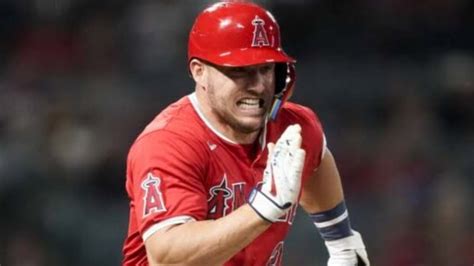 Former Mvp Mike Trout Undergoes Surgery For Torn Meniscus Otakukart