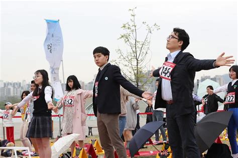 제3회 멍 때리기 대회 우승자는 중2 여학생 아주경제