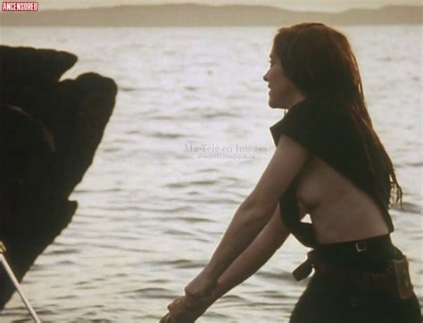 Naked Lorraine Côté in Tectonic Plates