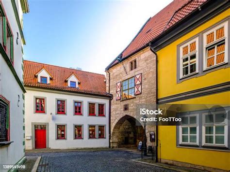 뮐하우젠의 구시가지의 유서 깊은 건물 튀링겐에 대한 스톡 사진 및 기타 이미지 튀링겐 0명 거리 Istock