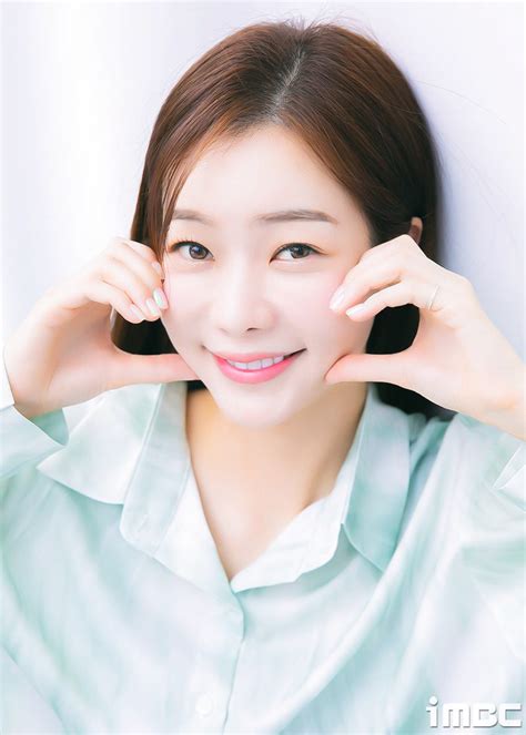 [움짤] 박지민 아나운서 Mz 크랩볼 덱스 누나