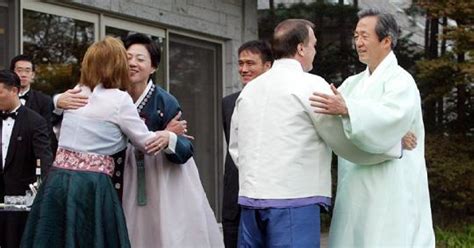 [사진]정몽준 부부와 인사를 나누는 아드보카트 부부